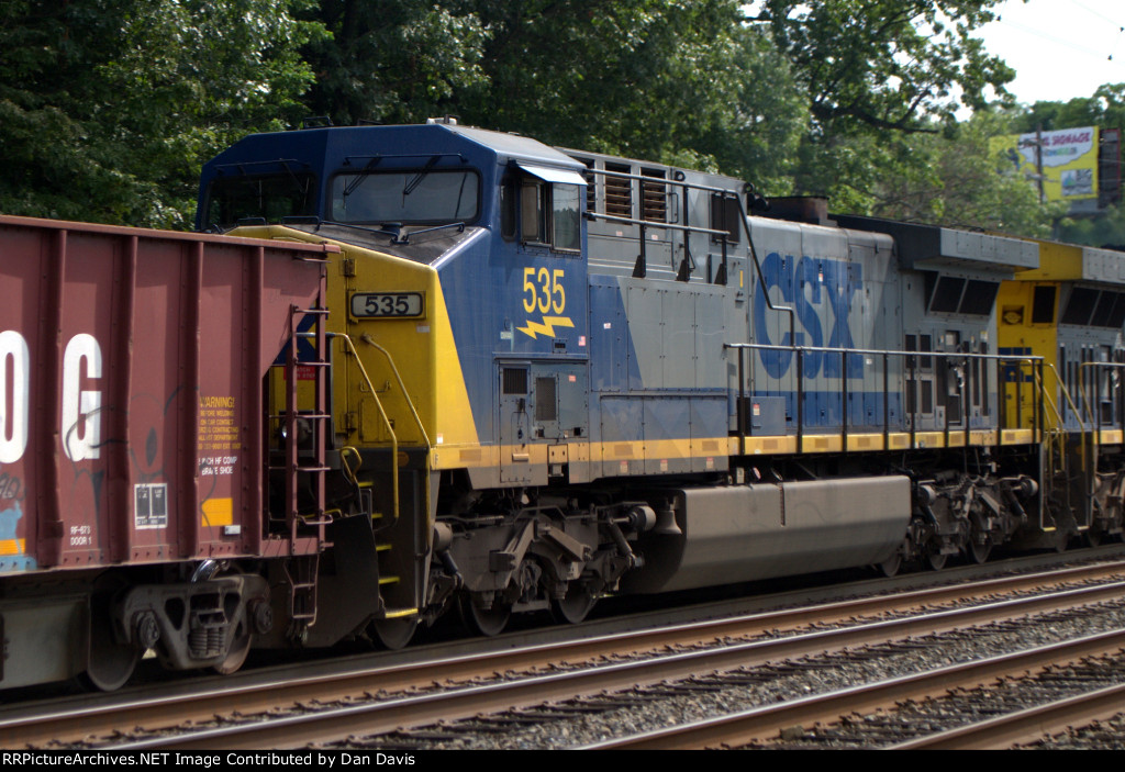 CSX AC44CW 535 trails on W088